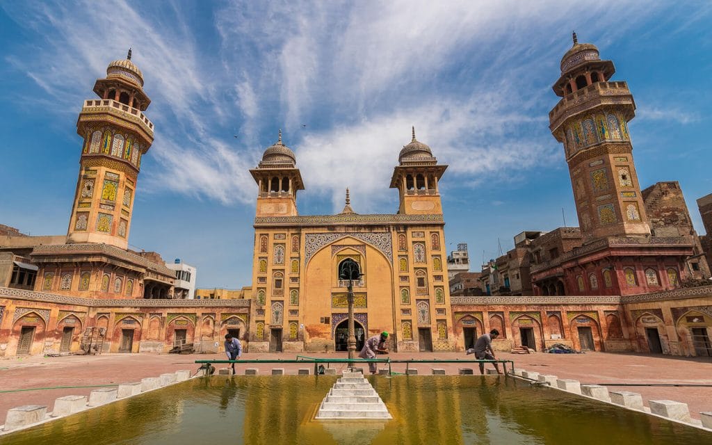 20 Must-Visit Mosques in Pakistan | Primarc Studio